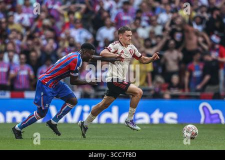 Florian Wirtz of Liverpool breaks with the ball during the Premier ...