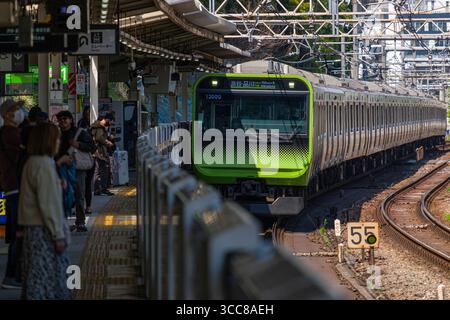 Yamanote Line E235 series DC electric multiple unit commuter train ...