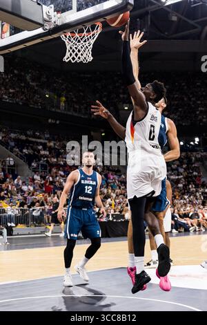 Isaac Bonga (Deutschland, 0) im Wurf, Luka Doncic (Slowenien, 77) FIBA EuroBasket 2025 ...