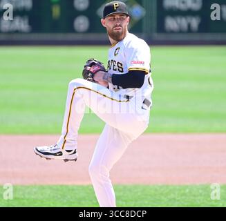 Pittsburgh Pirates pitcher Mike Burrows delivers during the first ...