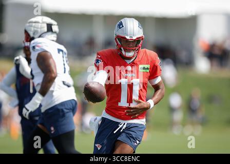 New England Patriots quarterback Joshua Dobbs (11) takes the snap from ...