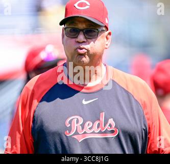 Cincinnati Reds manager Terry Francona stands in the dugout during the ...