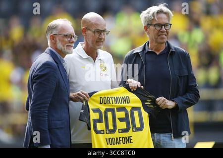DORTMUND – (l-r) Borussia Dortmund CEO Carsten Cramer, Vodafone Germany ...
