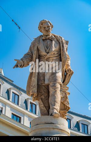 University Square - Statue of Heliade Radulescu Stock Photo - Alamy