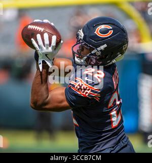 August 22, 2025: Chicago Bears wide receiver Luther Burden III (87) is ...