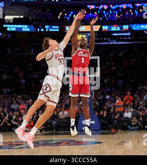 Illinois' Coleman Hawkins (33) shoots against Nebraska during the first ...