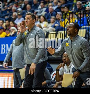California coach Mark Fox yells to players during the first half of the ...