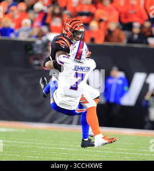 Buffalo Bills cornerback Taron Johnson (7) talks with teammates before ...