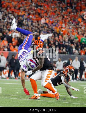 Buffalo Bills tight end Dalton Kincaid, second from right, celebrates ...