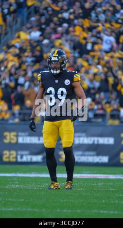 JAN 8th, 2023: Minkah Fitzpatrick #39 during the Steelers vs Browns ...