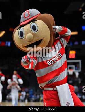 Ohio State mascot Brutus Buckeye joins the team and cheerleaders before ...