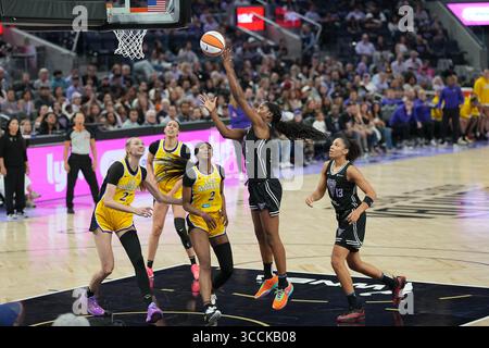 Golden State Valkyries guard Kaila Charles (6) chats with assistant ...
