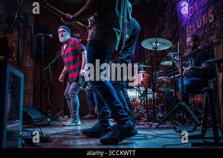 Spanish rock band Mama Kin reunites to celebrate the 20th anniversary ...