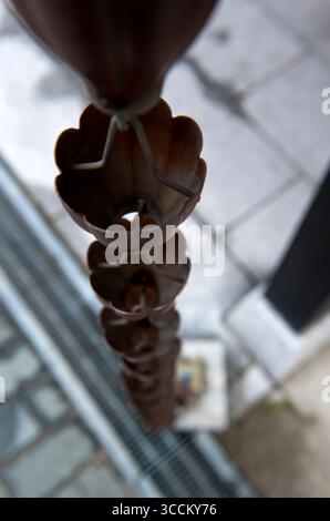 Japanese copper "kusaridoi" (鎖樋) copper rain chain: an elegant ...