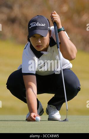 21 October 2022 - Wonju, South Korea : Yaeeun Hong of South Korea lines ...