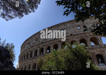 Colosseum Exterior On A Sunny Summer Day In Rome, Italy Stock Photo - Alamy