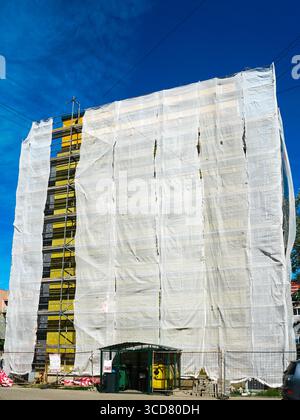 Scaffolding and protective net on a facade Stock Photo - Alamy