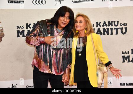 Alan Tafoya, Hella Brice bei der Weltpremiere des Kinofilms DAS KANU ...