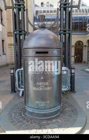 Entrance to Edinburgh Sheriff Court, Chambers Street, Scotland, UK ...