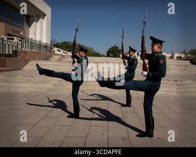 Changing the guard, Presidential Palace, Ala-Too Square, Bishkek ...