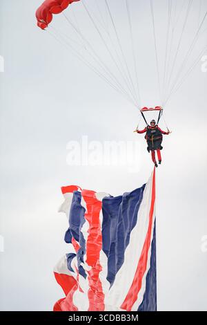 Red Devils Parachute Regiment's parachute display team Stock Photo - Alamy