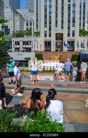Statue of Prometheus and Outdoor Dining at Rockefeller Center Plaza ...