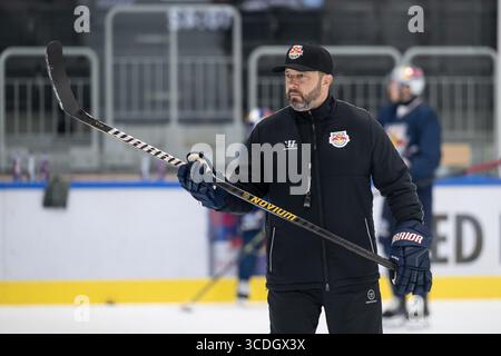 Oliver David (Chef-Trainer, EHC Red Bull Muenchen) / Portrait ...
