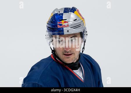 Brady Ferguson (EHC Red Bull Muenchen, #12) / Portrait / Portrait GER ...