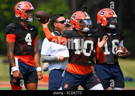 Syracuse quarterback Rickie Collins (10) passes against Clemson in the ...