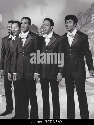 THE ED SULLIVAN SHOW, from left: Ed Sullivan, Kirk Douglas, (circa 1963 ...