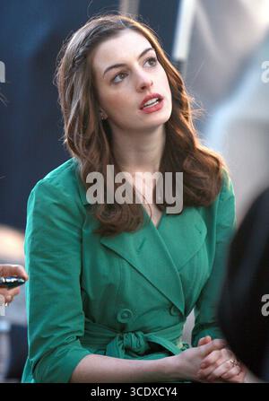 Anne Hathaway on the set of "Bride Wars" in New York City - 28 May 2008 ...