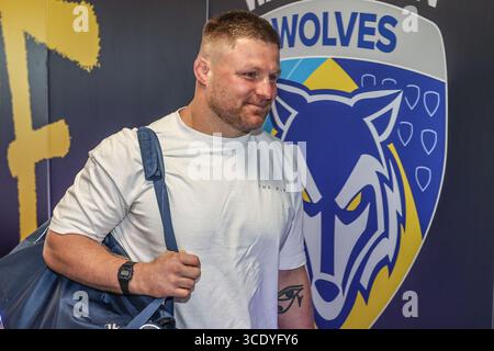 Luke Yates of Warrington Wolves arrives during the Betfred Super League ...