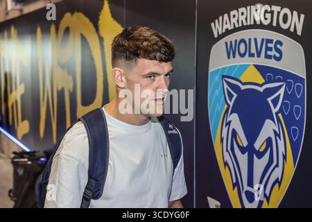 Josh Thewlis of Warrington Wolves arrives during the Betfred Super ...