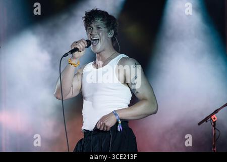 WH LUNG, CONCERT, 2025: Joe Evans of the band W. H. Lung play on the ...