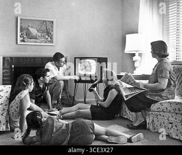 Family Watching Tv 1950s Stock Photo - Alamy