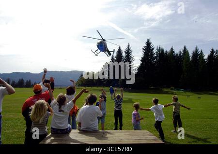the outlanding with a helicopter, the landing outside an airfield ...