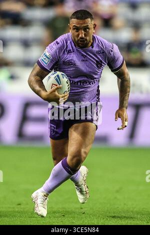Elliot Minchella of Hull KR in the pre-game warm up during the 2025 ...