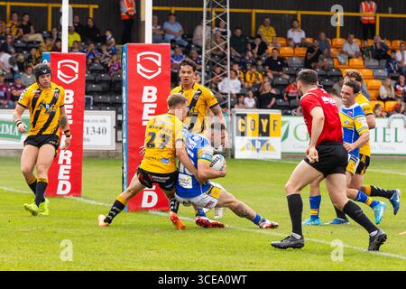 Jake Connor of Leeds Rhinos scores a penalty during the Betfred Super ...