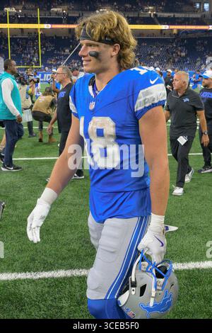 Detroit Lions wide receiver Isaac TeSlaa (18) on the sideline against ...