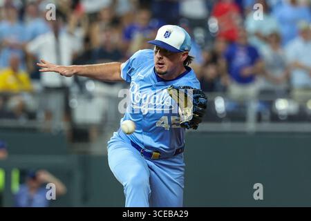 Chicago White Sox's Edgar Quero (7) scores during the eighth inning of ...
