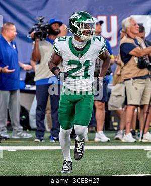 New York Jets cornerback Brandon Stephens (21) breaks up a pass ...