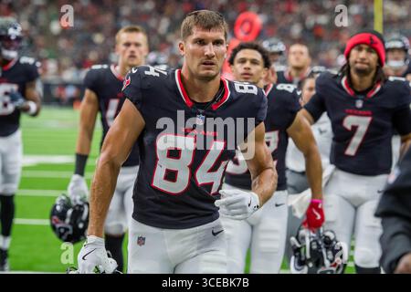 Houston Texans wide receiver Justin Watson (84) lines up during the ...