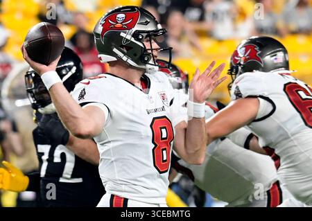 Tampa Bay Buccaneers quarterback Connor Bazelak passes against the ...