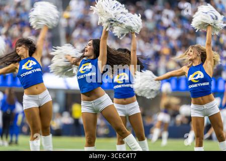 Los Angeles Rams cheerleaders perform before an NFL football game ...