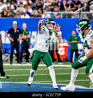 New York Jets quarterback Brady Cook (4) warms up before an NFL ...