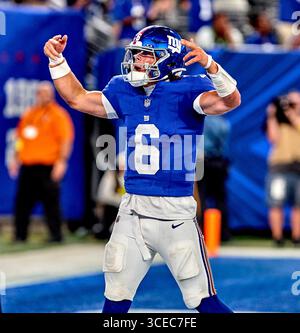 New York Giants quarterback Jaxson Dart (6) reacts after scoring a touchdown against the Los ...