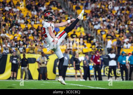 Tampa Bay Buccaneers punter Riley Dixon (9) punts during the second ...