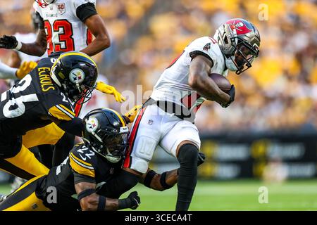 Pittsburgh Steelers safety Juan Thornhill (22) and cornerback Brandin ...