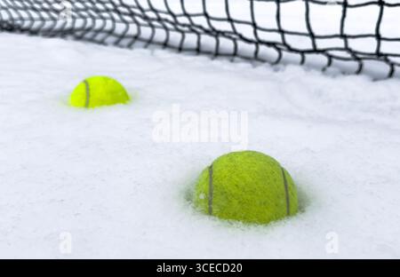 winter padel tennis court full of snow Stock Photo - Alamy