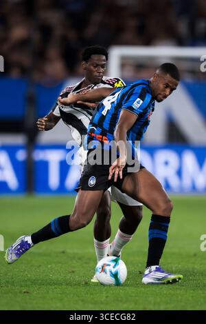 Jonathan David of Juventus FC competes for the ball with Mohamed Kaba ...